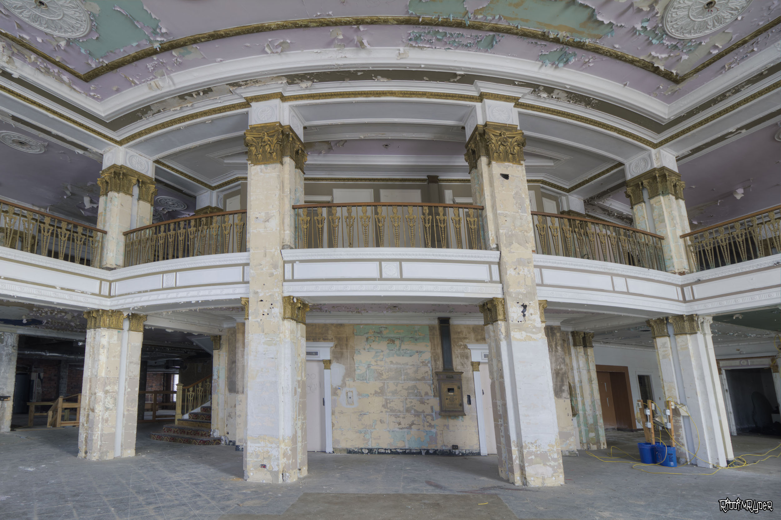 Abandoned Historic Hotel - Abandoned RiddimRyder